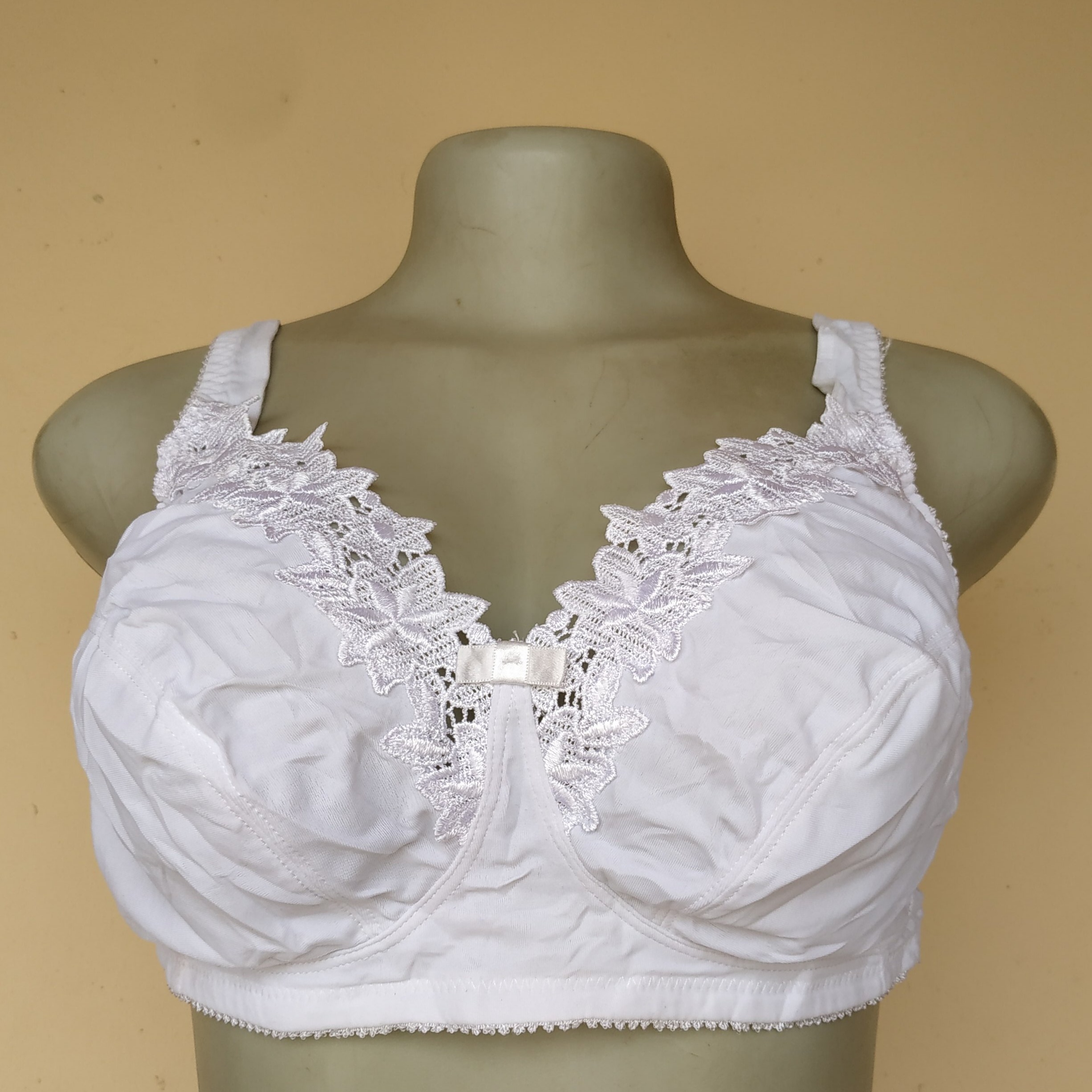 42B – Dunnes White Non Wired Non Padded Bra – Okriks