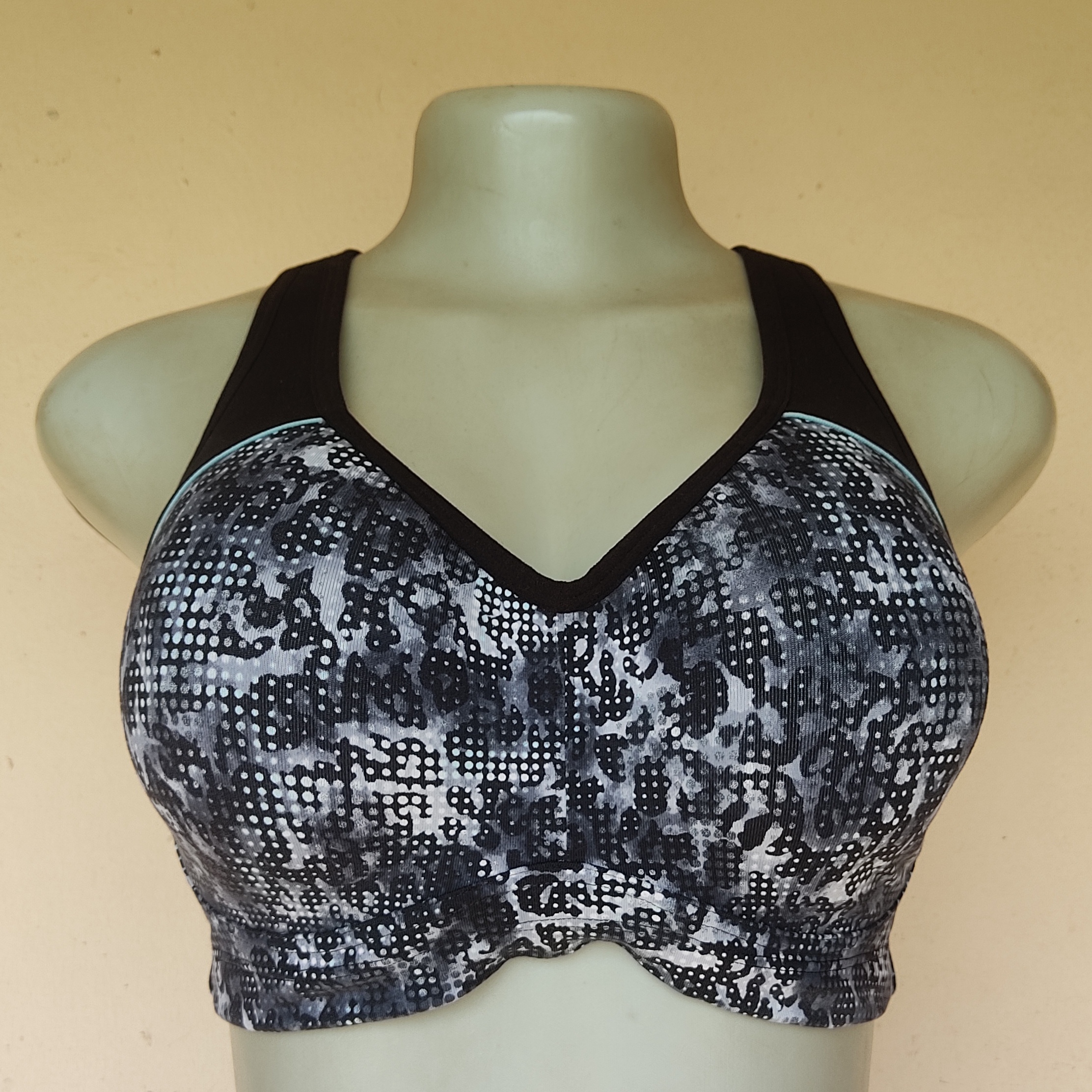 34DD – M and S Print Light Padded Sport Bra [Cross Back] – Okriks